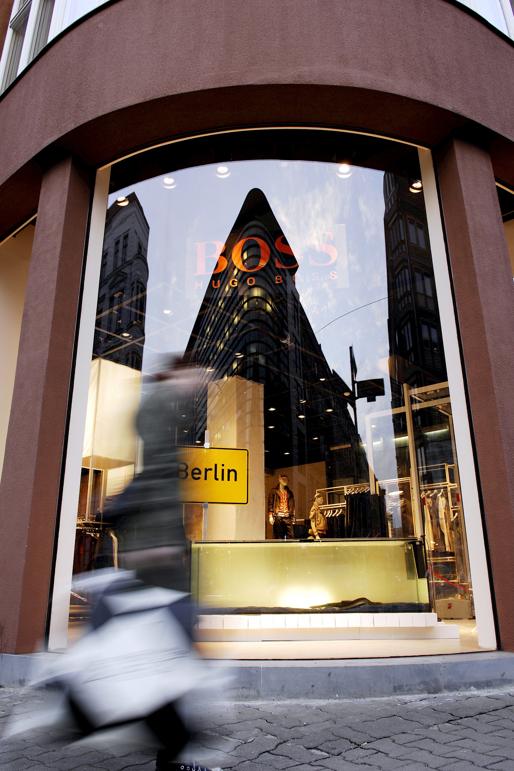 'BerlinAale'. Shop-window installation for HUGO BOSS – SANS