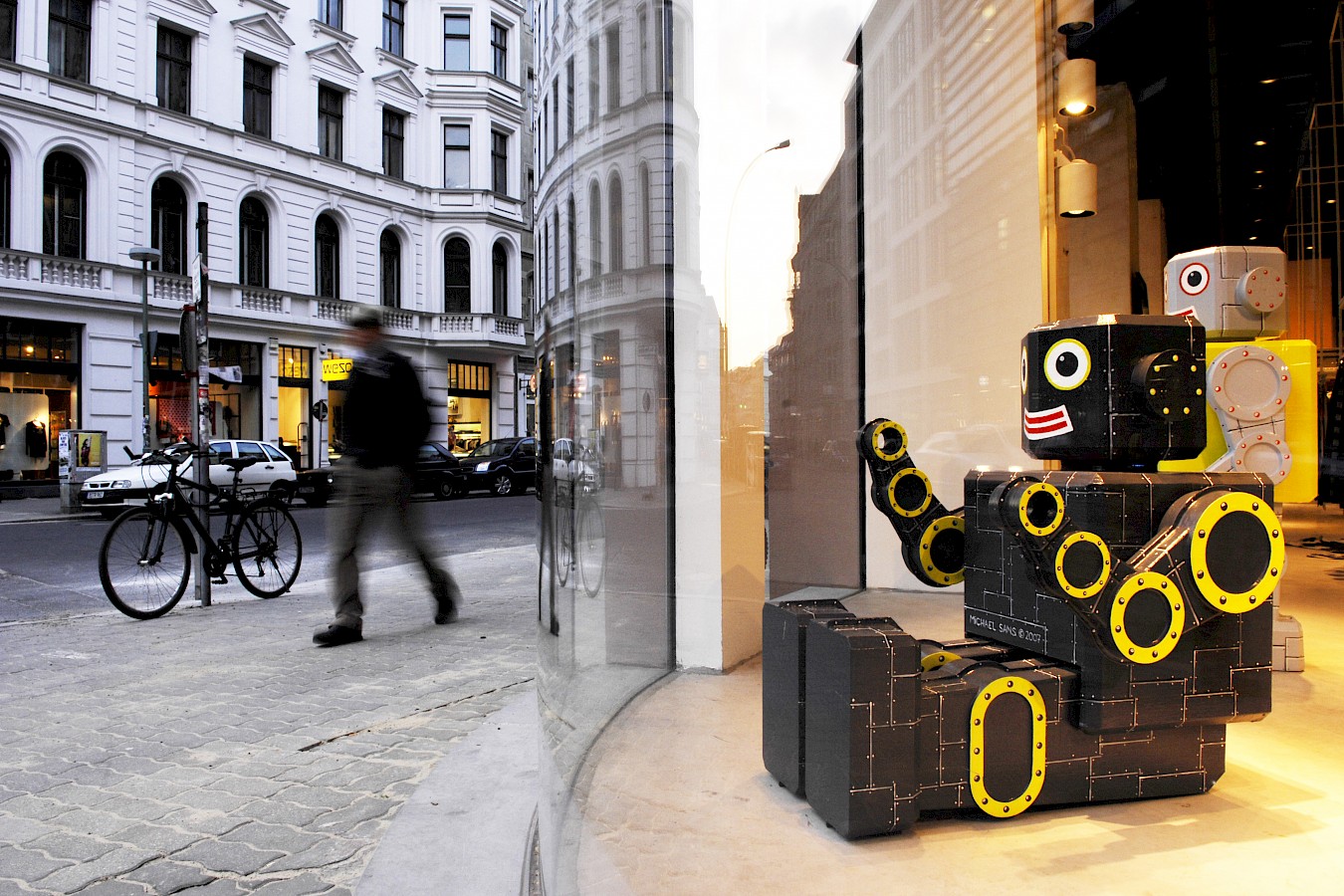 'Robots'. Shop-window installation for HUGO BOSS – SANS